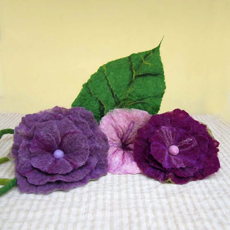 Felted Flower Necklace divine Ecstasy - Etsy