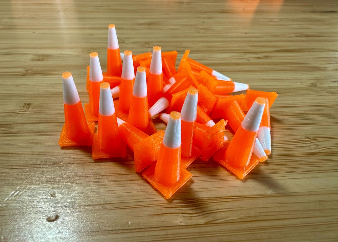 25 Miniature Traffic Cones – 1 Inch Tall – Orange With White Stripe ...