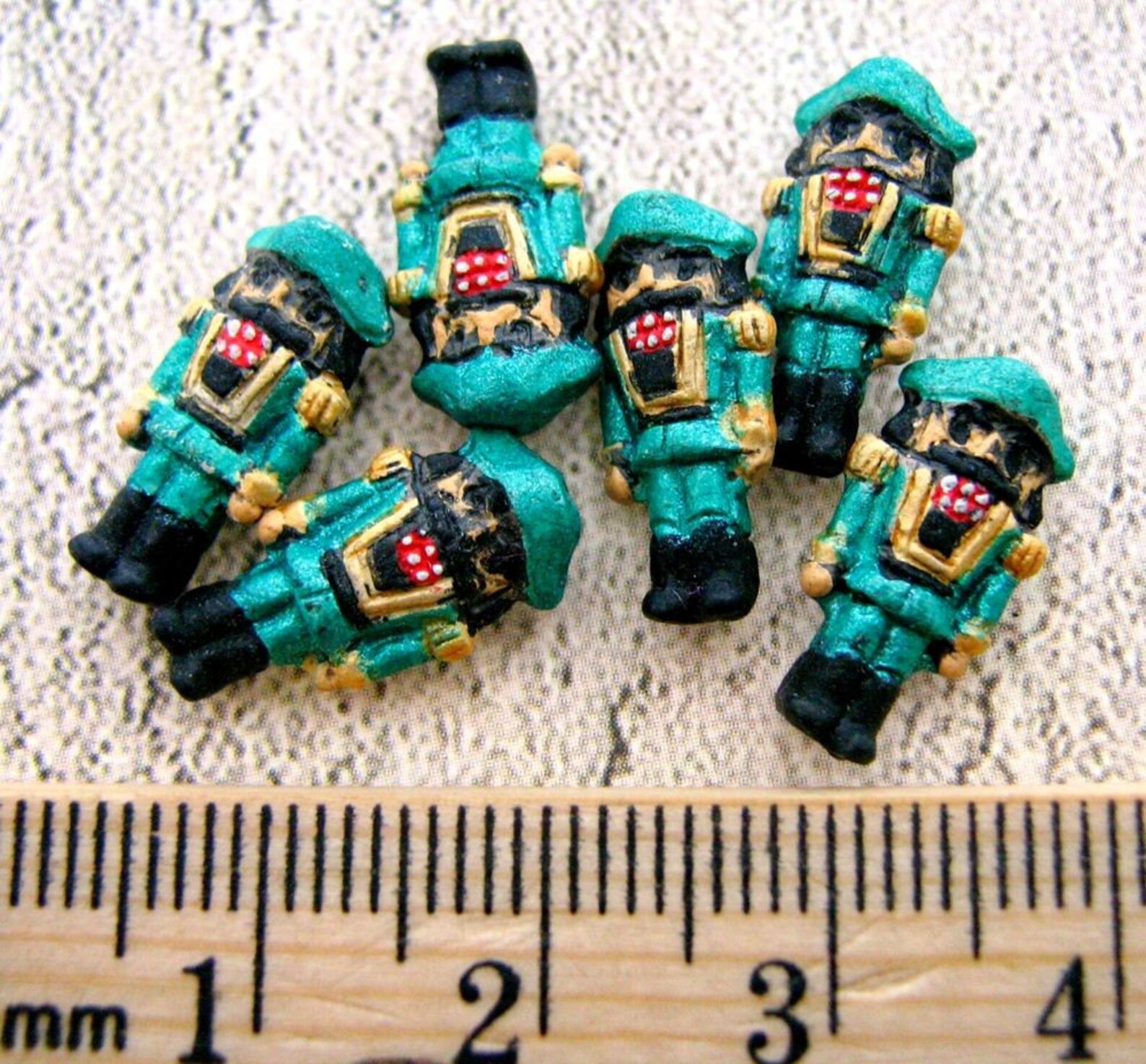 10 Tiny Green Nutcracker Beads Green Glazed CB506 - Etsy