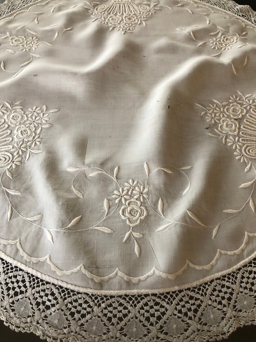 Beautiful Round Tablecloth Soutache Baskets Satin Stitch Embroidery ...