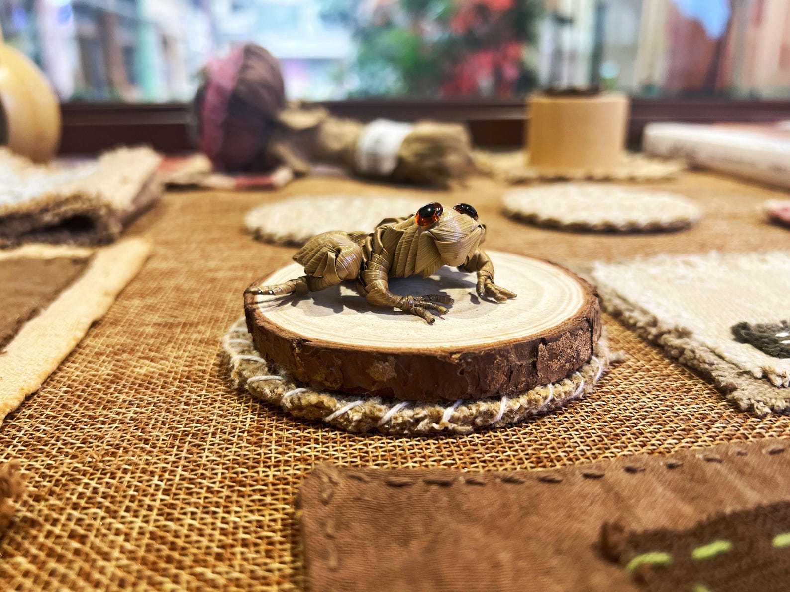 Handcraft Weaving Palm Leaf Frog,home Decor,on Desk , Office Decor ...