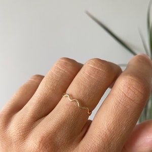 Handmade Ripple Stacking Ring / 14k Gold Filled or Sterling Silver Squiggle Ring - Etsy