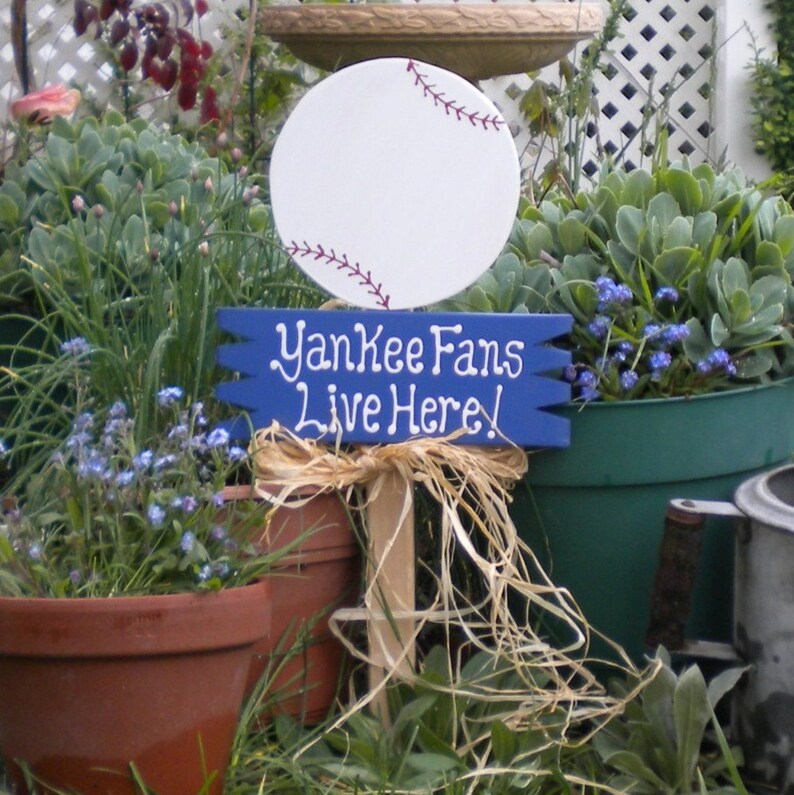 Yard Sign 16 Mets Fans Live Here | Etsy