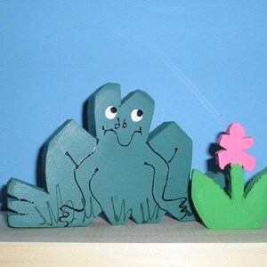 Wood Triangle 6 - Frog With Flower - Etsy