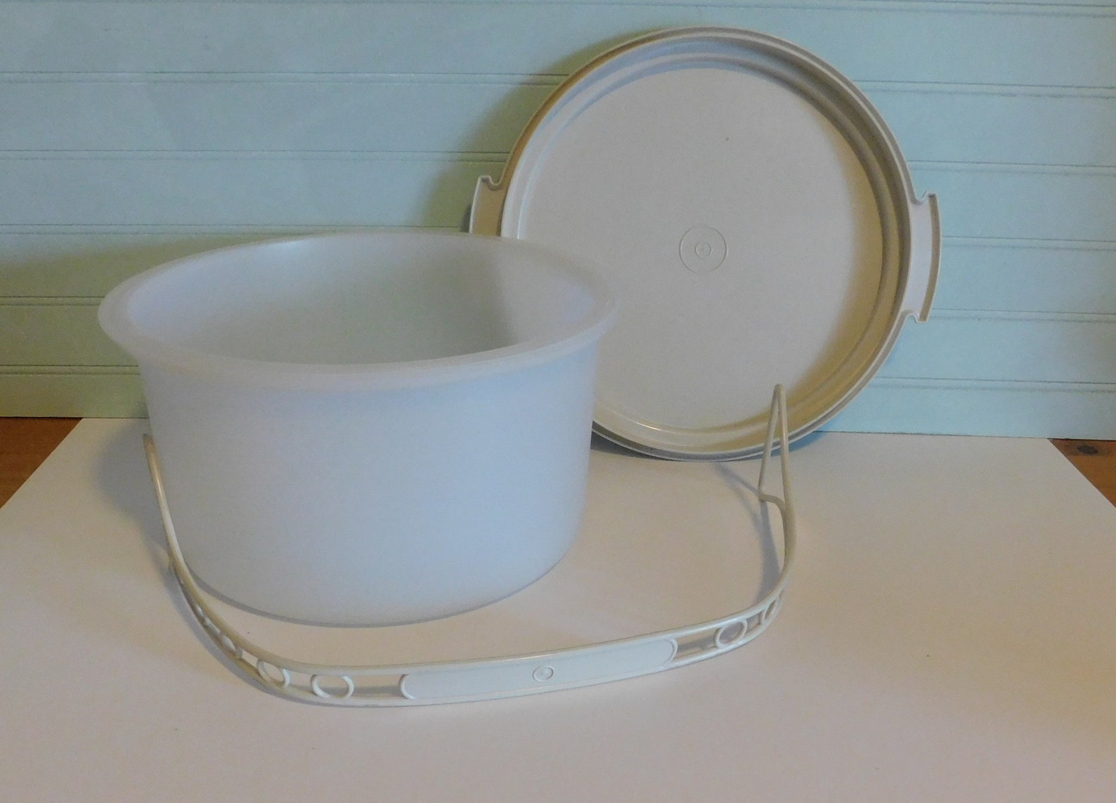 Cake Taker, Tupperware, Almond Color Base - Etsy