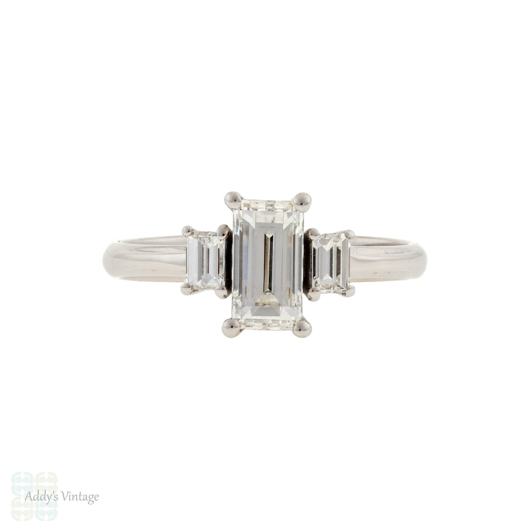 Baguette Diamant Verlobungsring, 18 Karat 18 Karat Weißgold 1,02 Karat ...