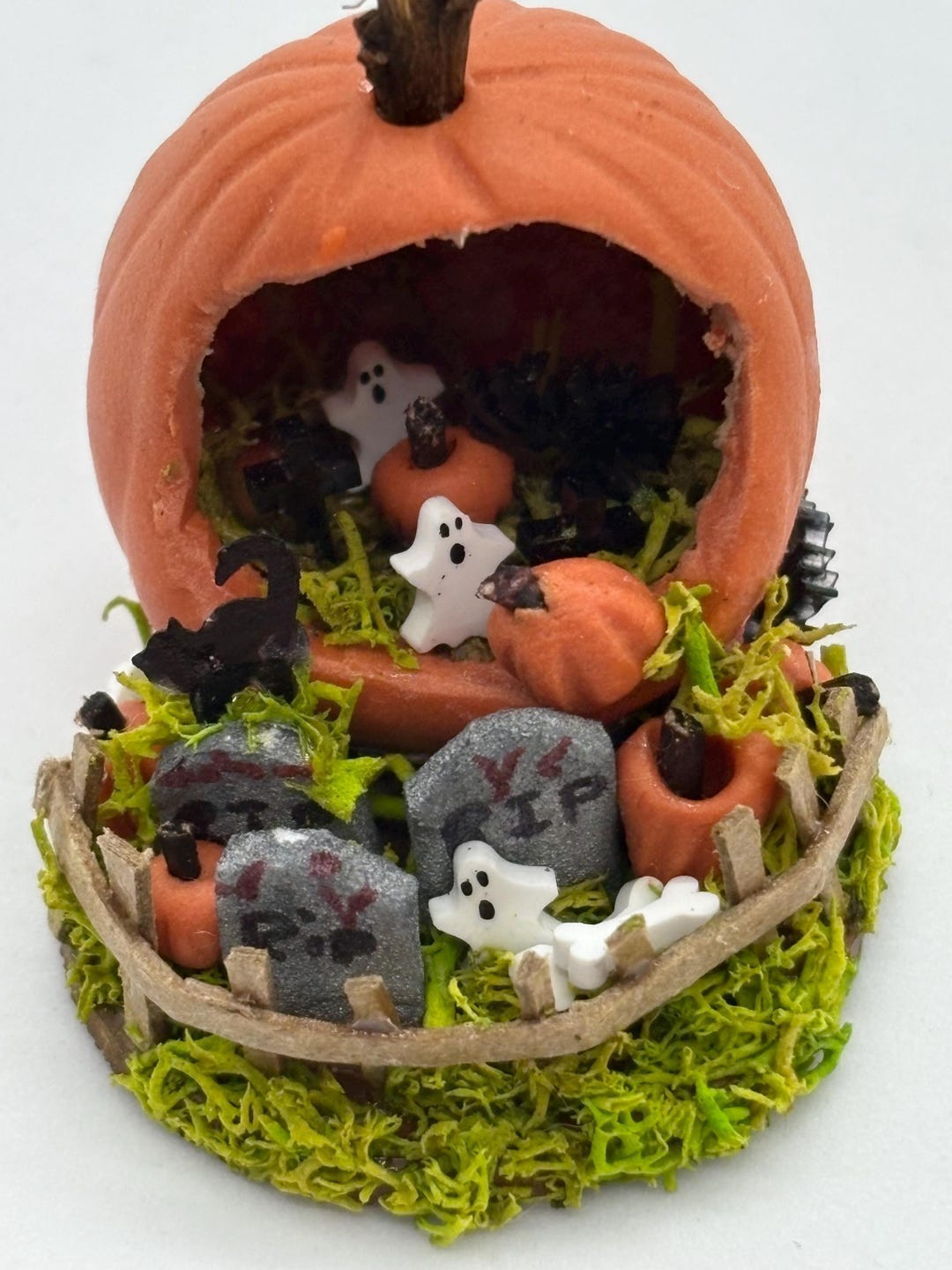 Dollhouse Mini Cemetery Scene in Pumpkin 1/12 Halloween Decoration - Etsy