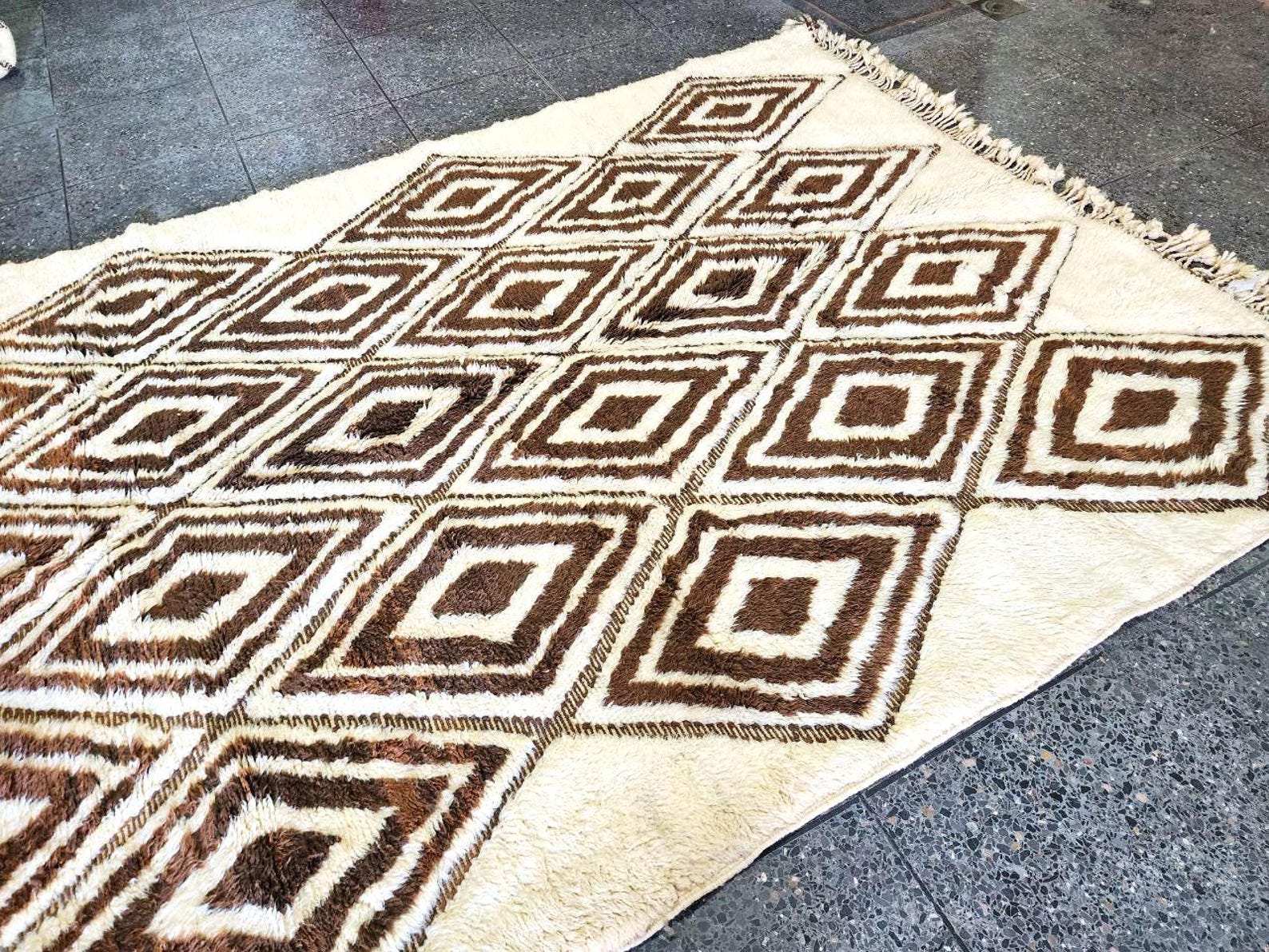 Tapis marocain fait main en laine : デザイン ベルベーレ ジェオメトリック マロン - Etsy 日本