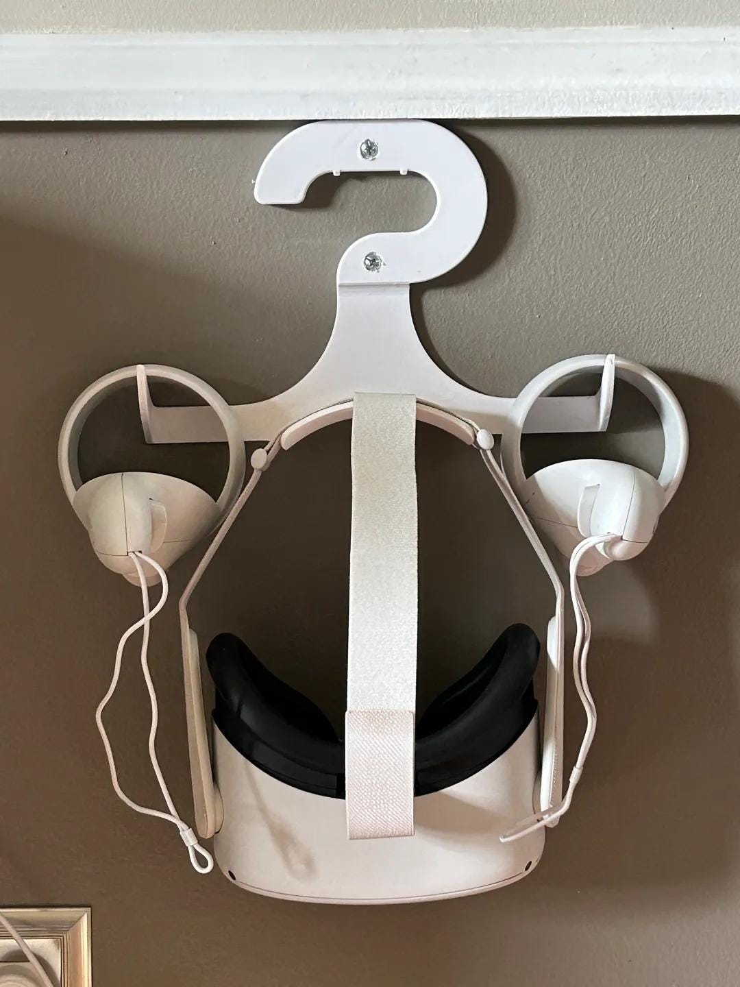Oculus Quest Hanger – Wall Mount for Oculus Quest VR Headset and ...