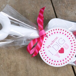 Valentine's Day Label, Tag, Sticker - Printable - Hey Valentine...i Dig ...