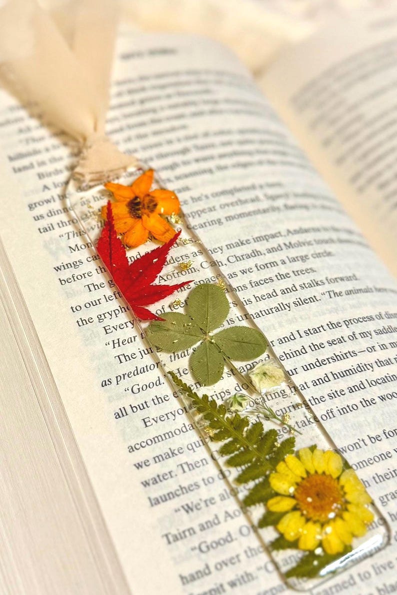 Pressed Flower Bookmark Gold Flake Clover Reading Accessory Aesthetic ...
