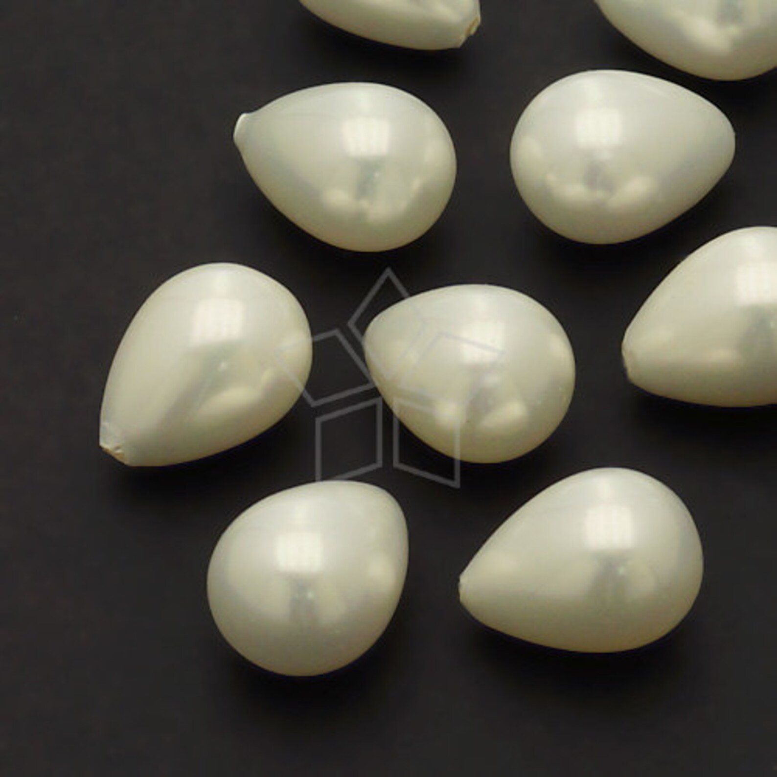 PL-015-SP / 2 Pcs - Cream White Tear Drop Shell Pearl, Half-drilled ...