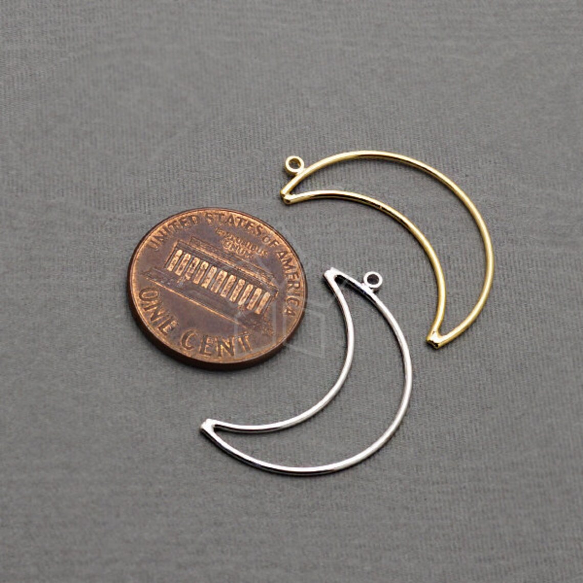 PD-1916-GD / 4 Pcs - Thin Wire Crescent Moon Pendant (l-size), Open ...