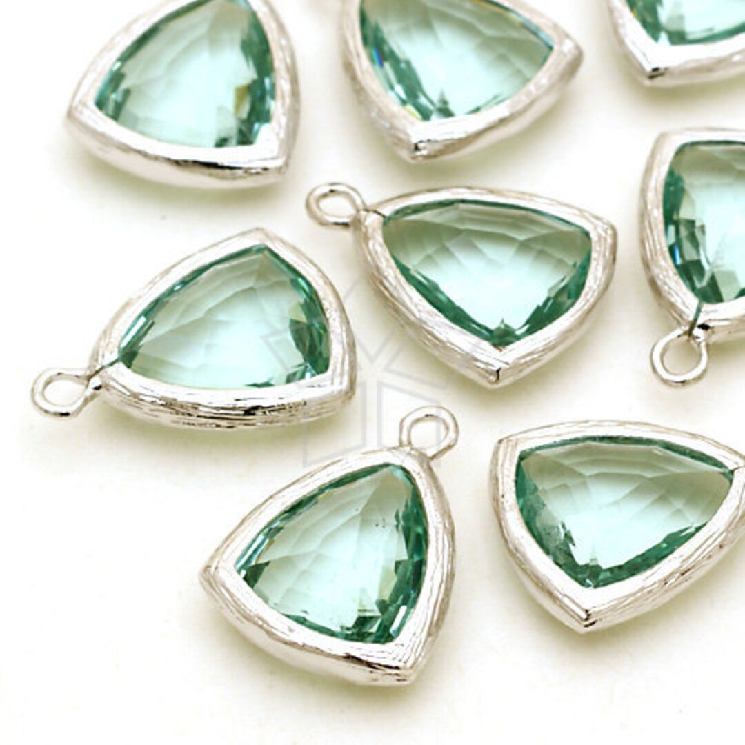 PD-375-OR / 2 Pcs - Faceted Glass Stone Triangle Pendant (erinite ...