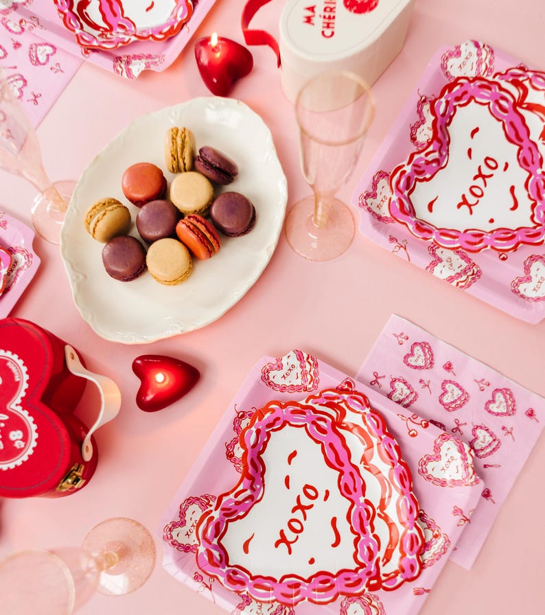 XOXO Heart Cake Plates | Valentine's Party, Galentine's & Girls ...