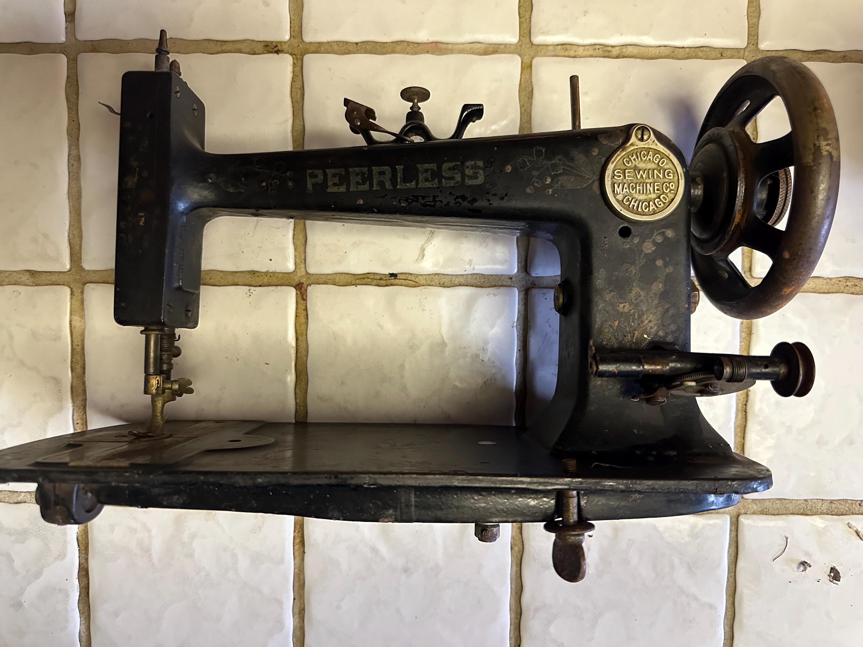 Antique Sewing Machine - "peerless" Made by the Chicago Sewing Machine ...