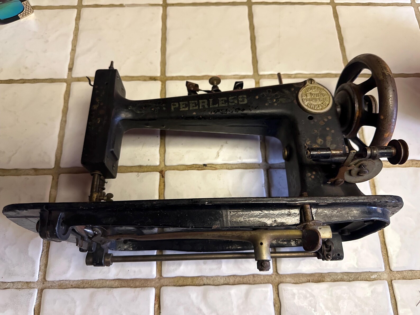 Antique Sewing Machine - "peerless" Made by the Chicago Sewing Machine ...