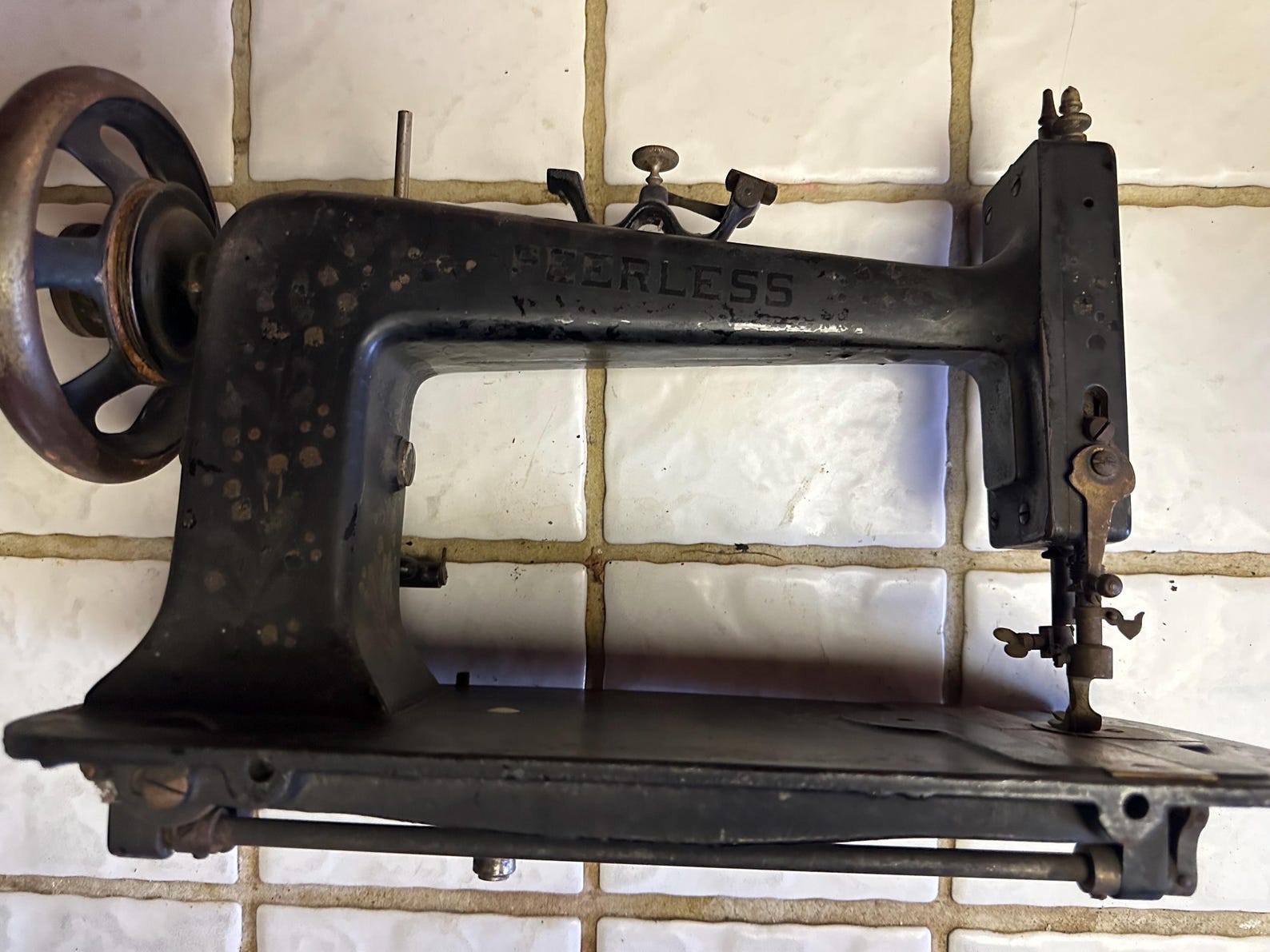 Antique Sewing Machine - "peerless" Made by the Chicago Sewing Machine ...