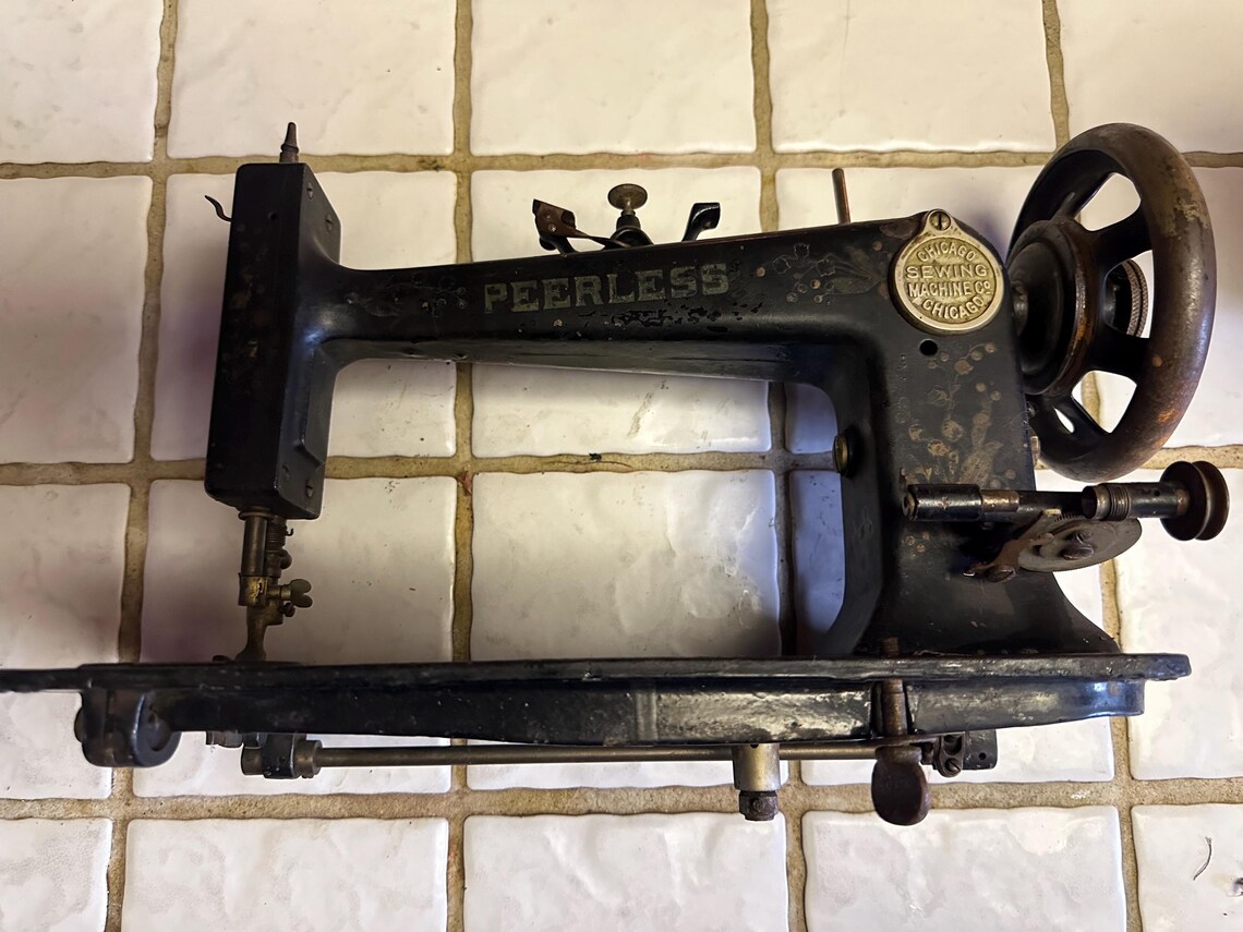 Antique Sewing Machine - "peerless" Made by the Chicago Sewing Machine ...