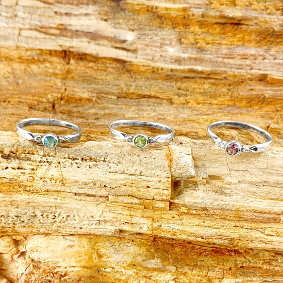 Dainty Peridot Ring with CZ Diamond Accents in Sterli… - Gem