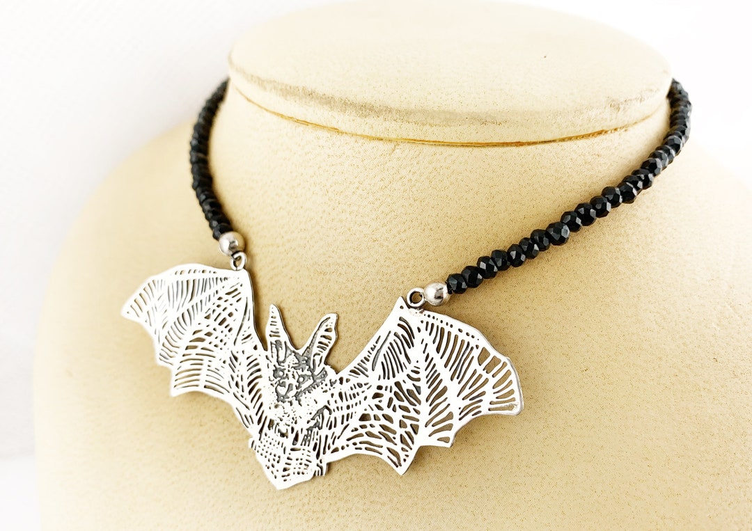Spooky Bat Black Garnet y Collar de Plata de Ley - Etsy España