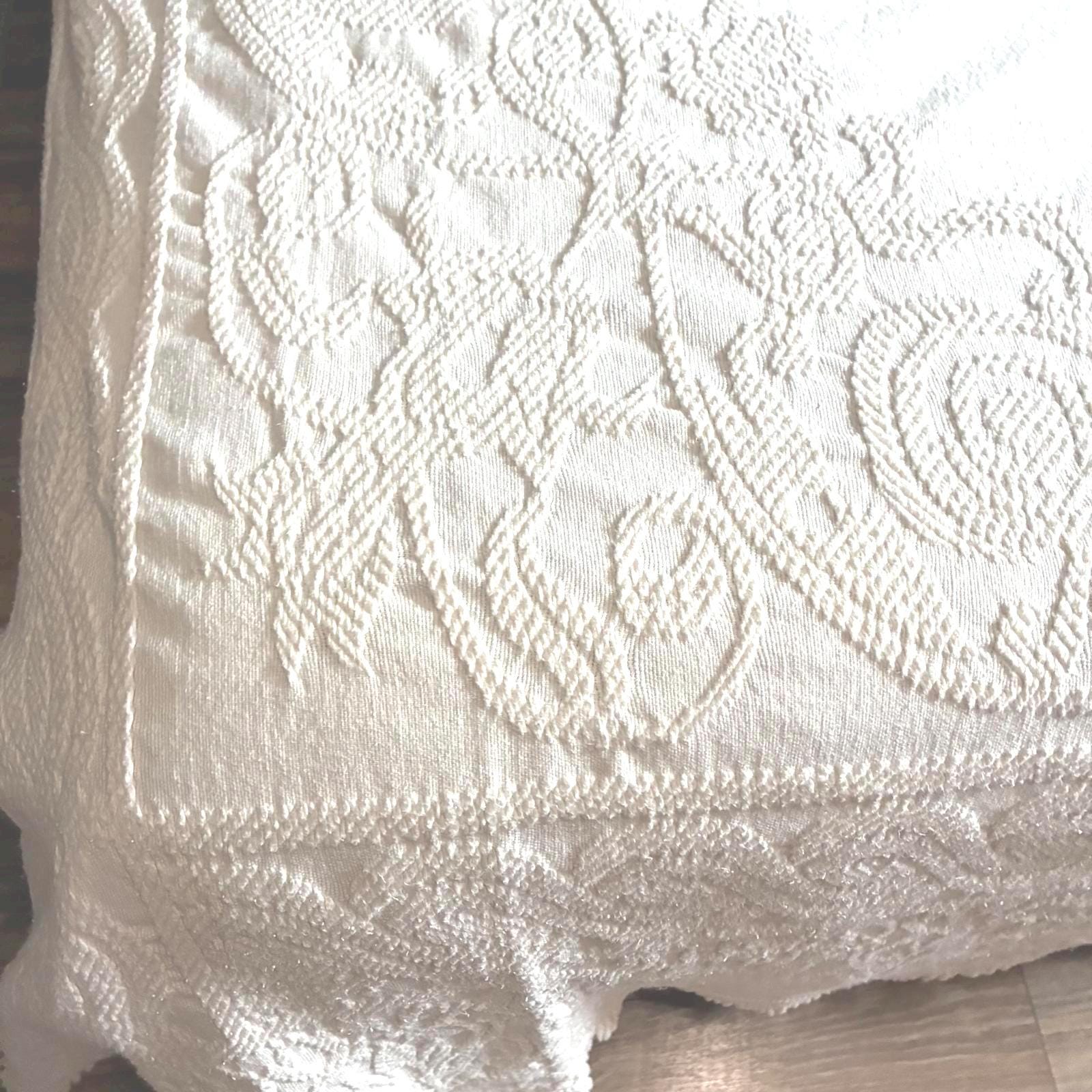 Vintage Antoinette Matelasse Textured Fringed Bedspread Intricate ...