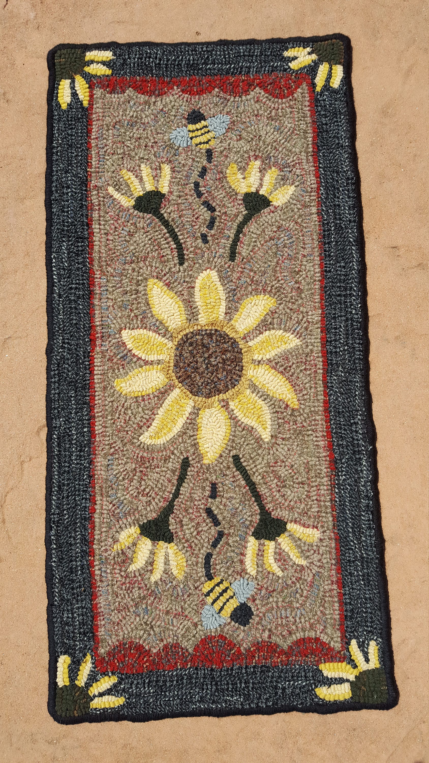 Sunflower Runner Hooked Rug Pattern — Old Friends Woolens