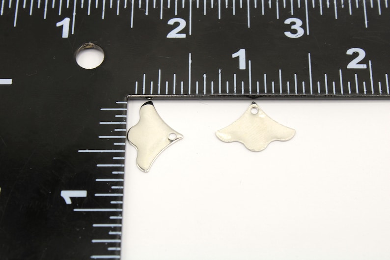 8 Pcs Silver Plated Ginkgo Leaf Charm, Botanical Pendants (11x16mm ...