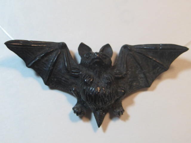Carved Jet Bat Bead ................... Fully Carved .... 56 X 27 X 10 ...