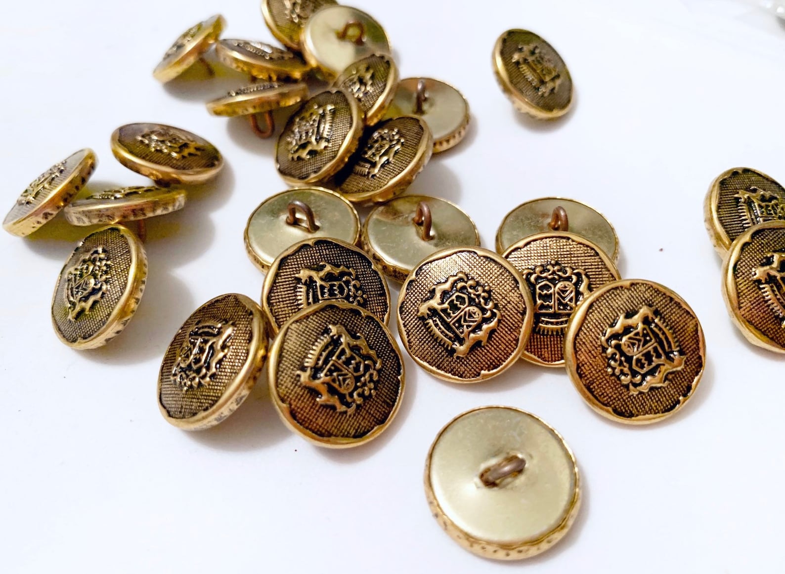Medium Button Antique Gold Button Finish Plastic Sewing Buttons 3/4 ...