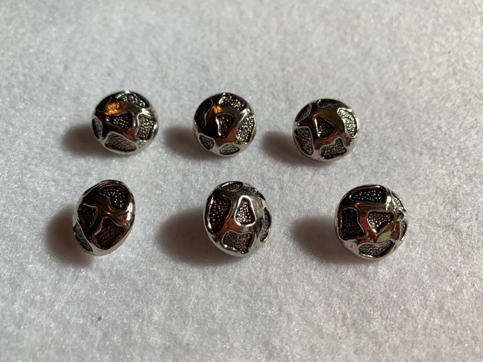 Silver Medium Button With Indent Design Button Plastic Sewing Buttons ...