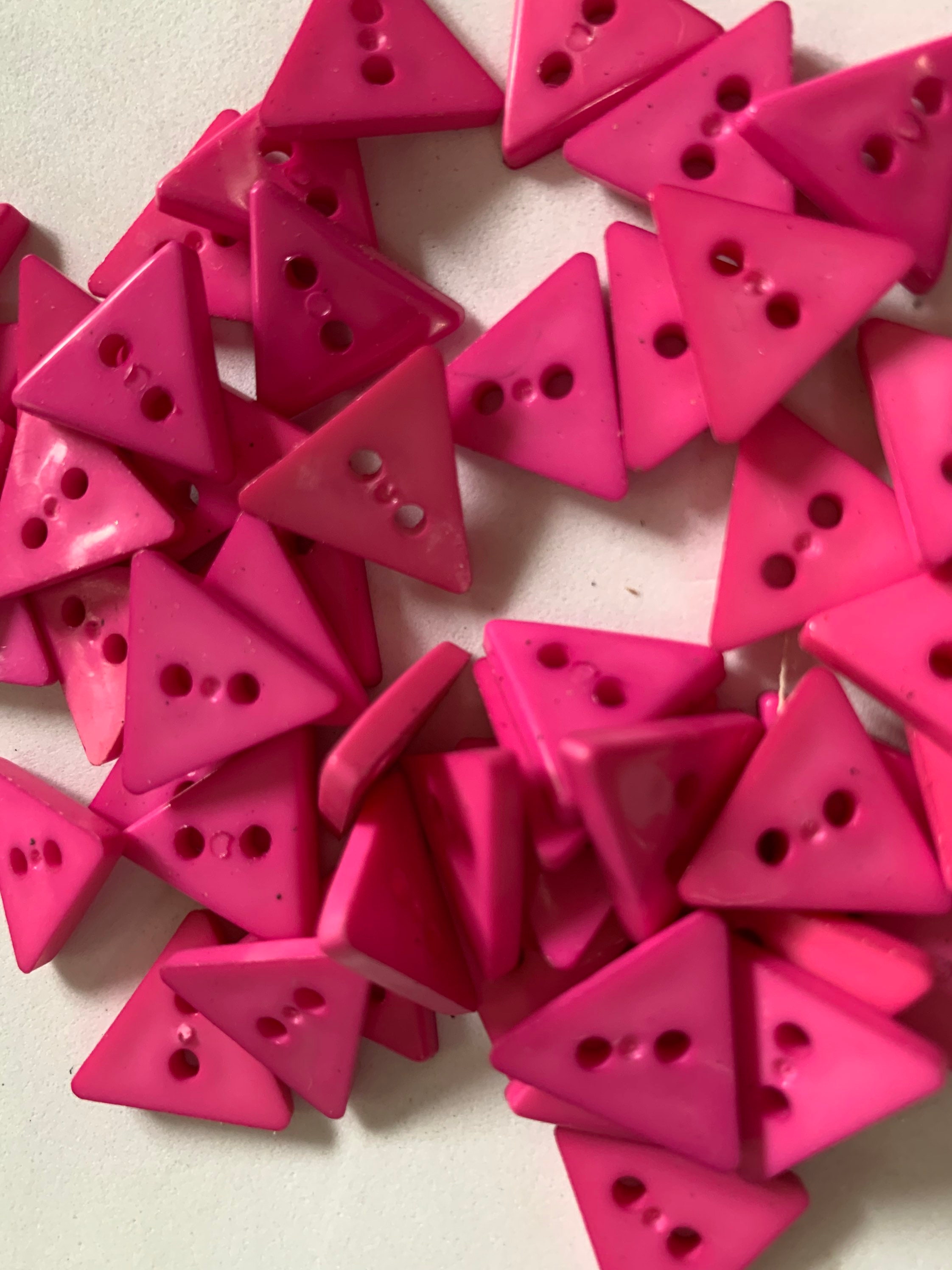 Small Triangle Buttons Fuchisa Pink Buttons Plastic Sewing Buttons 5/8 ...