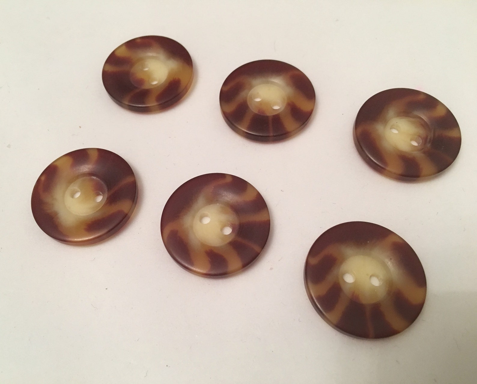 Medium Marbled Brown and Tan Plastic Sewing Buttons 7/8" 23mm Vintage ...