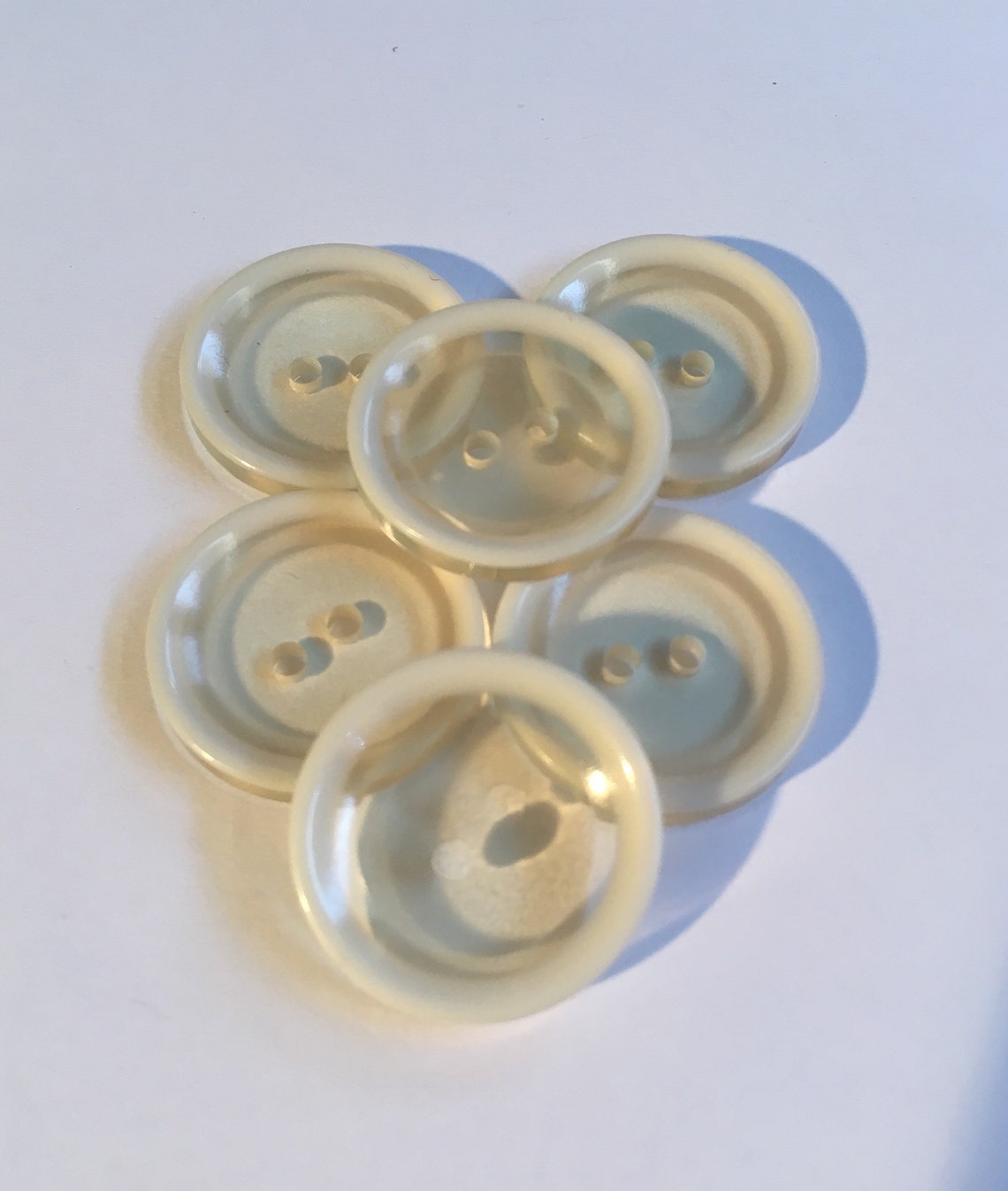 Medium Buttons Ivory Clear 2 Holebutton With White Trimming Finish ...