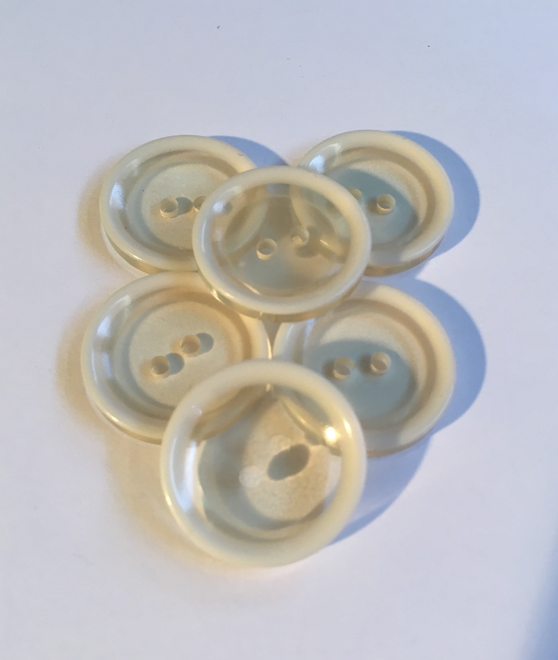 Medium Buttons Ivory Clear 2 Holebutton With White Trimming Finish ...