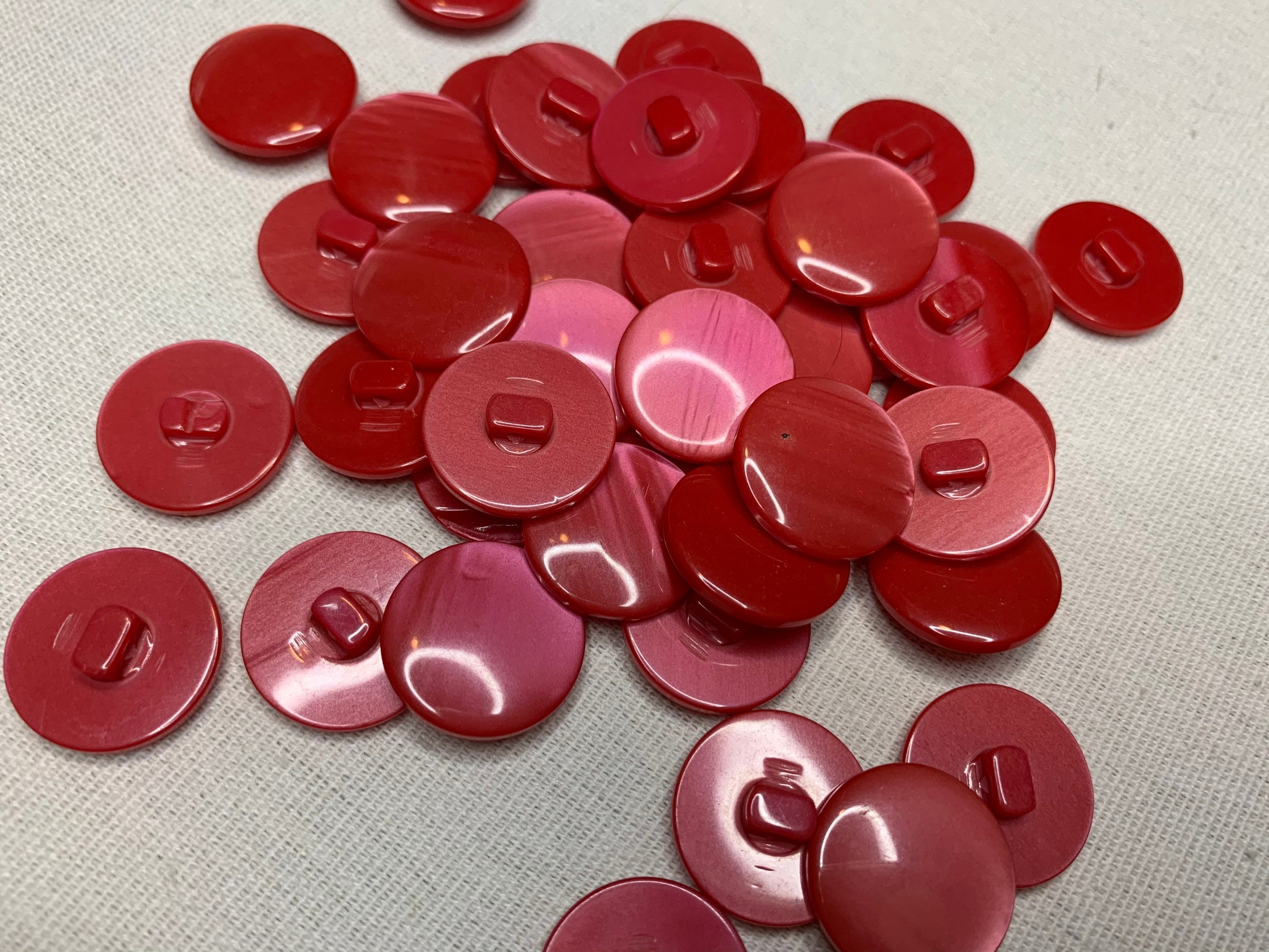 Medium Red/pink Buttons With Pearl Sheen Design 13/16” Sewing Buttons ...
