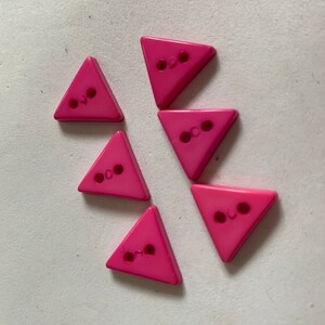Small Triangle Buttons Fuchisa Pink Buttons Plastic Sewing Buttons 5/8 ...
