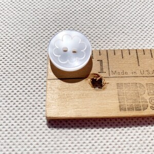 Medium Button White Sewing Buttons 3/4" 20mm Vintage Sewing Button 2 ...