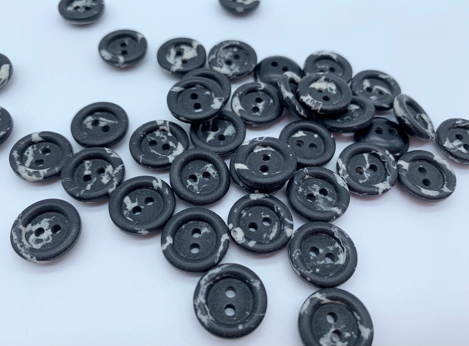 Medium Marbled Black and White Sewing Buttons Plastic Sewing Buttons 5/ ...