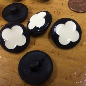 Medium Button in Black and Ivory Plastic Button Sewing Button 20mm 3/4 Inch- 6 Buttons Fashion ...