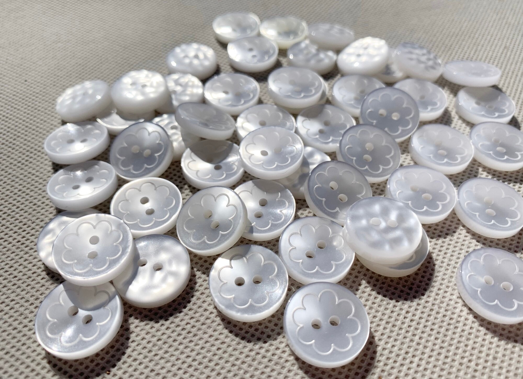 Medium Button White Sewing Buttons 3/4" 20mm Vintage Sewing Button 2 ...