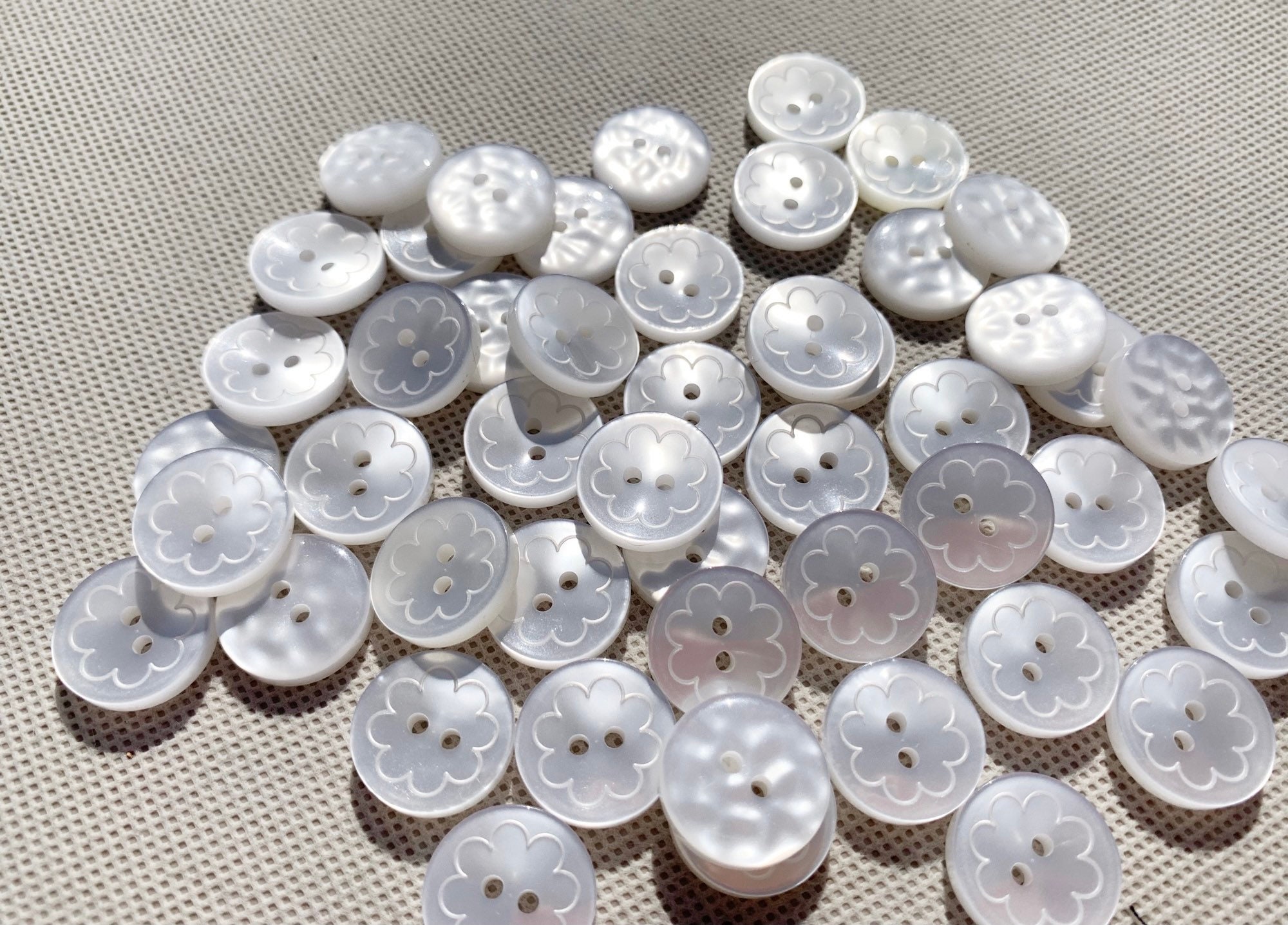 Medium Button White Sewing Buttons 3/4" 20mm Vintage Sewing Button 2 ...