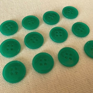 Small Kelly Green Buttons 14mm 1/2” Sewing Buttons, 12 Vintage, Plastic ...