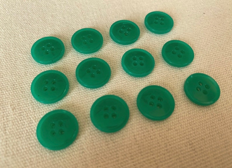 Small Kelly Green Buttons 14mm 1/2” Sewing Buttons, 12 Vintage, Plastic ...