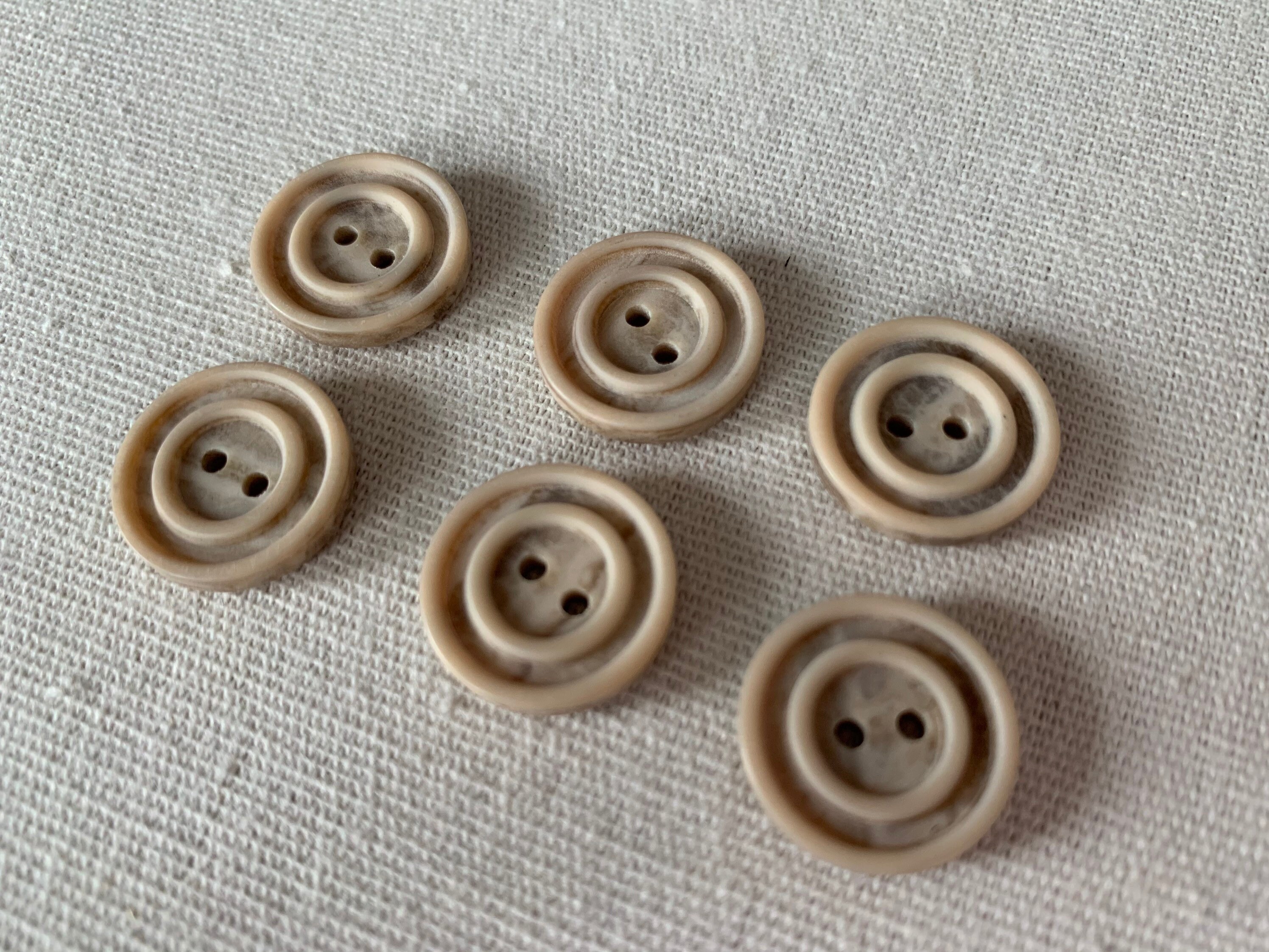 Medium Marbled Tan and Light Brown Sewing Buttons Plastic Sewing ...