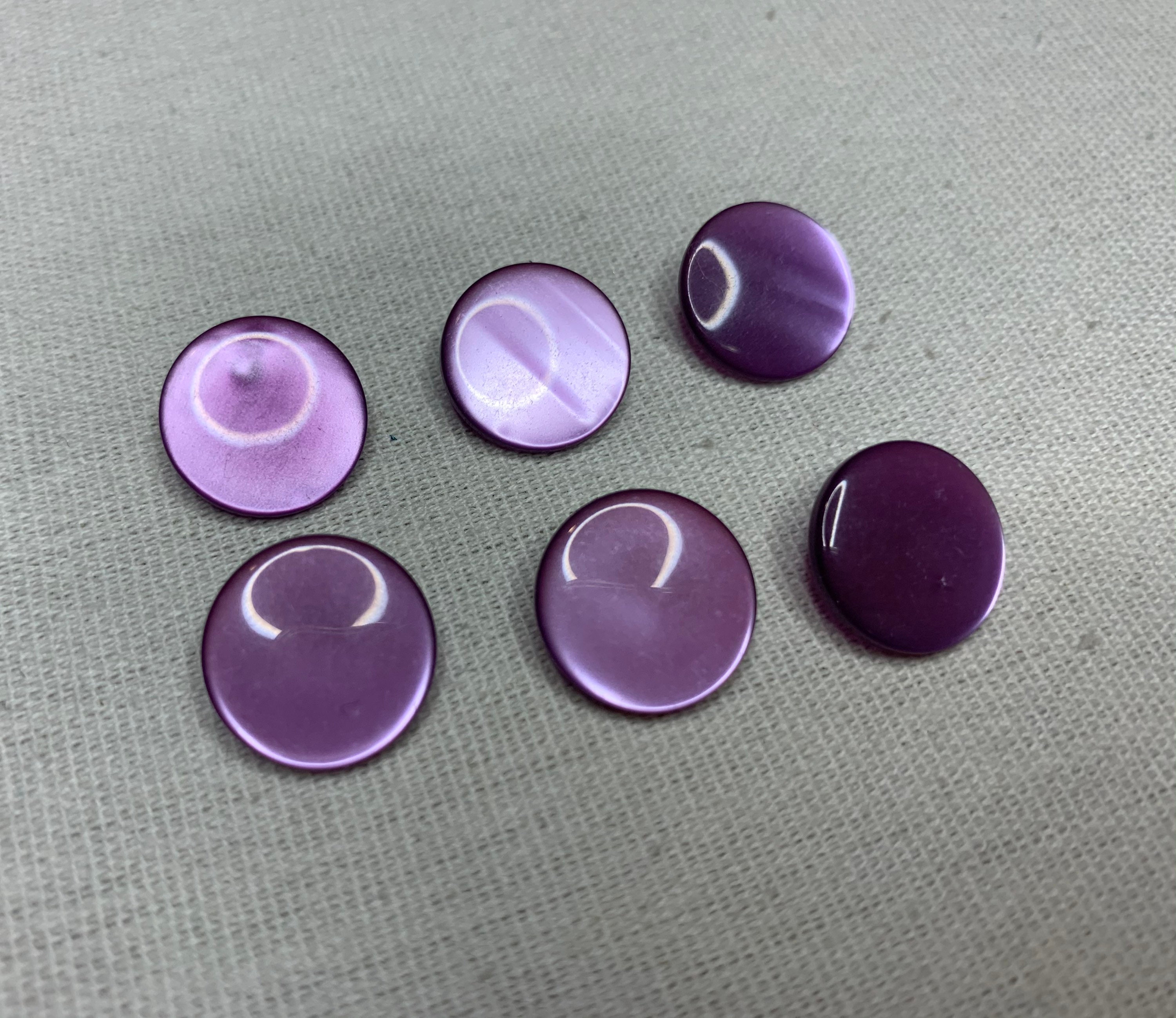 Medium Purple Buttons With Glistening Sheen Design 5/8” Sewing Buttons ...
