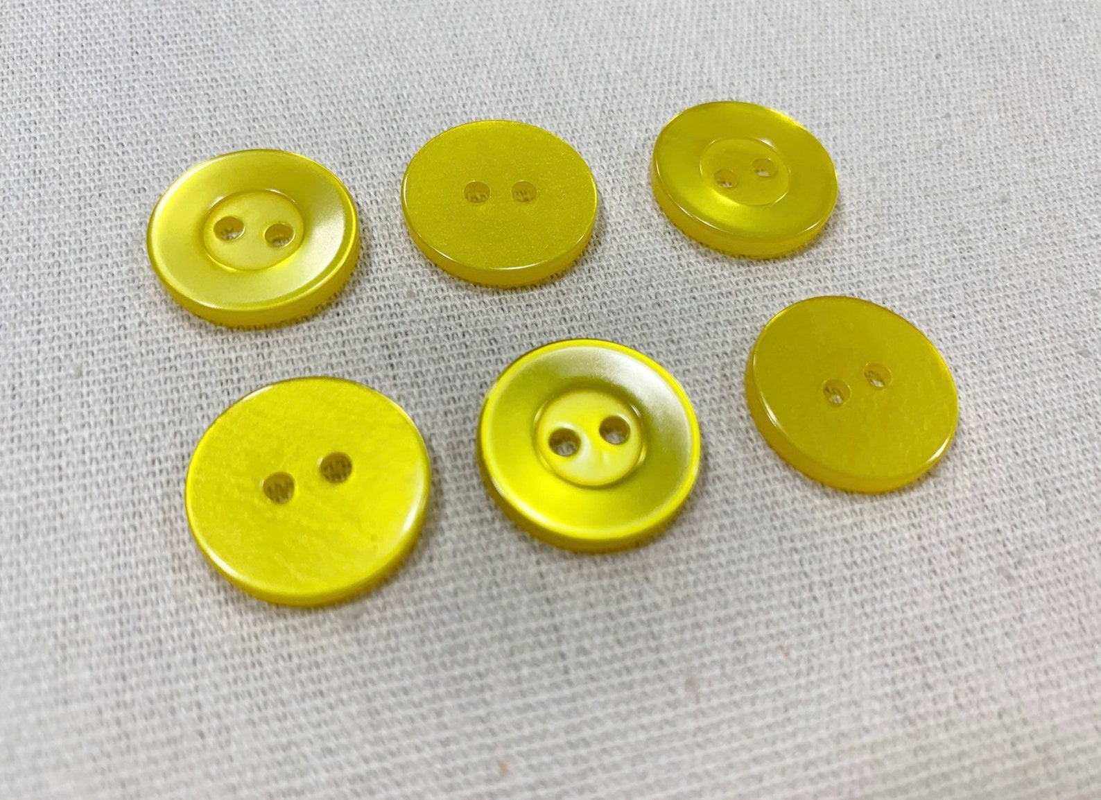 Medium Button Yellow Plastic Sewing Buttons 3/4” 18mm Sewing Button 6 ...