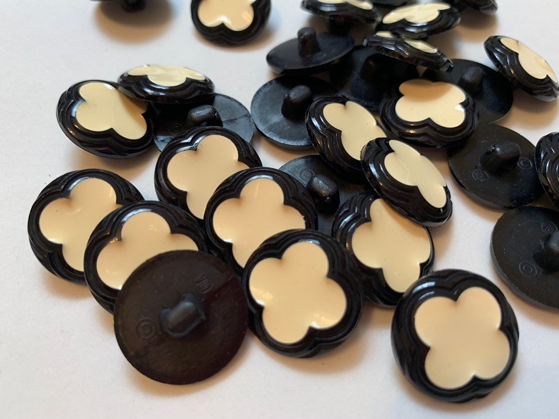 24 buttons Medium Button in Black and Ivory Plastic button | Etsy