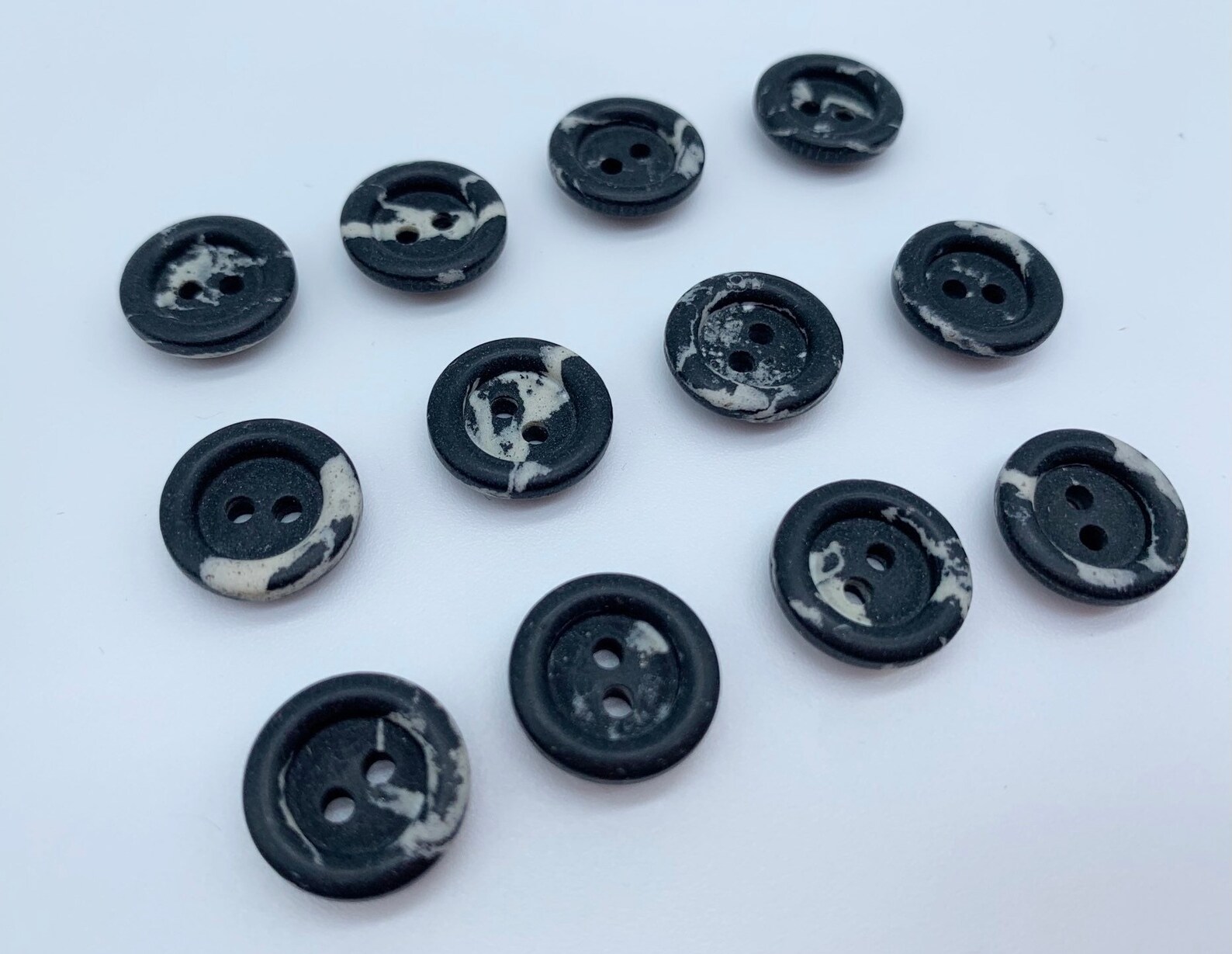 Medium Marbled Black and White Sewing Buttons Plastic Sewing Buttons 5/ ...