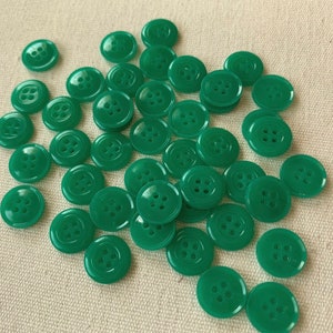 Small Kelly Green Buttons 14mm 1/2” Sewing Buttons, 12 Vintage, Plastic ...